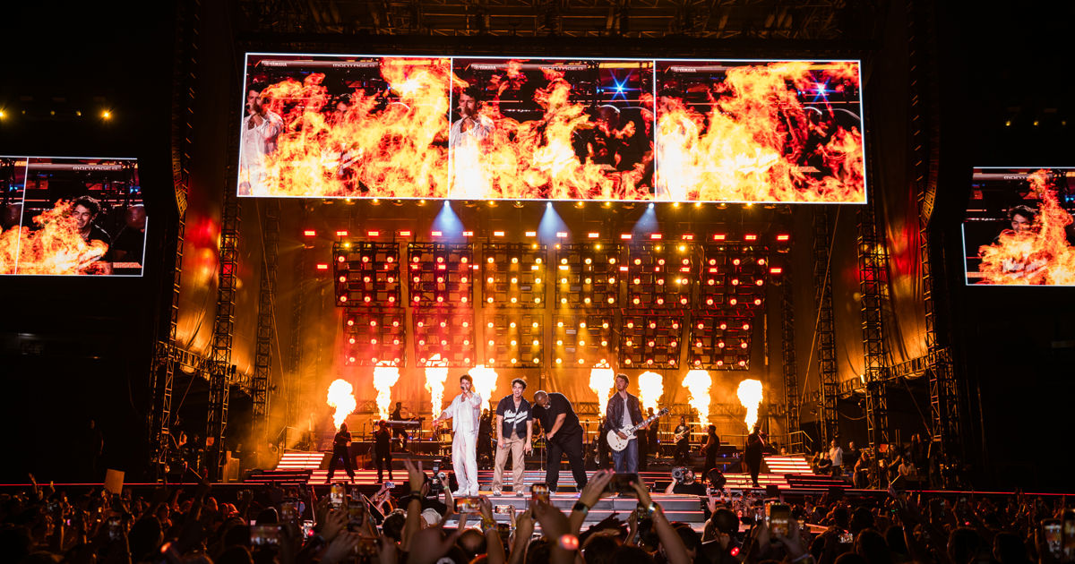 Jonas Brothers: FIVE ALBUMS, ONE NIGHT tour | MOJO